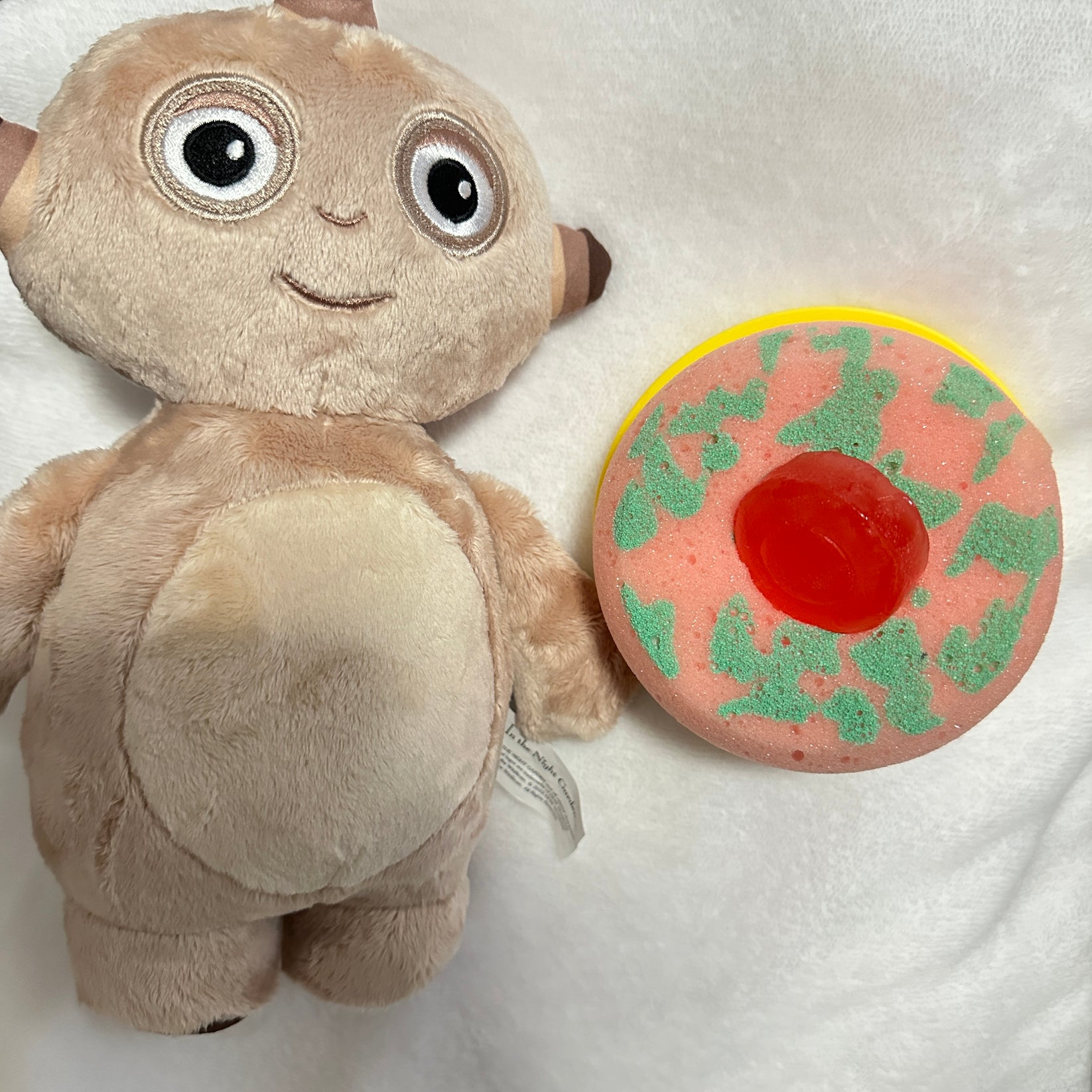 Makka pakka sponge and red soap Bath Toy (Worldwide shipping ...